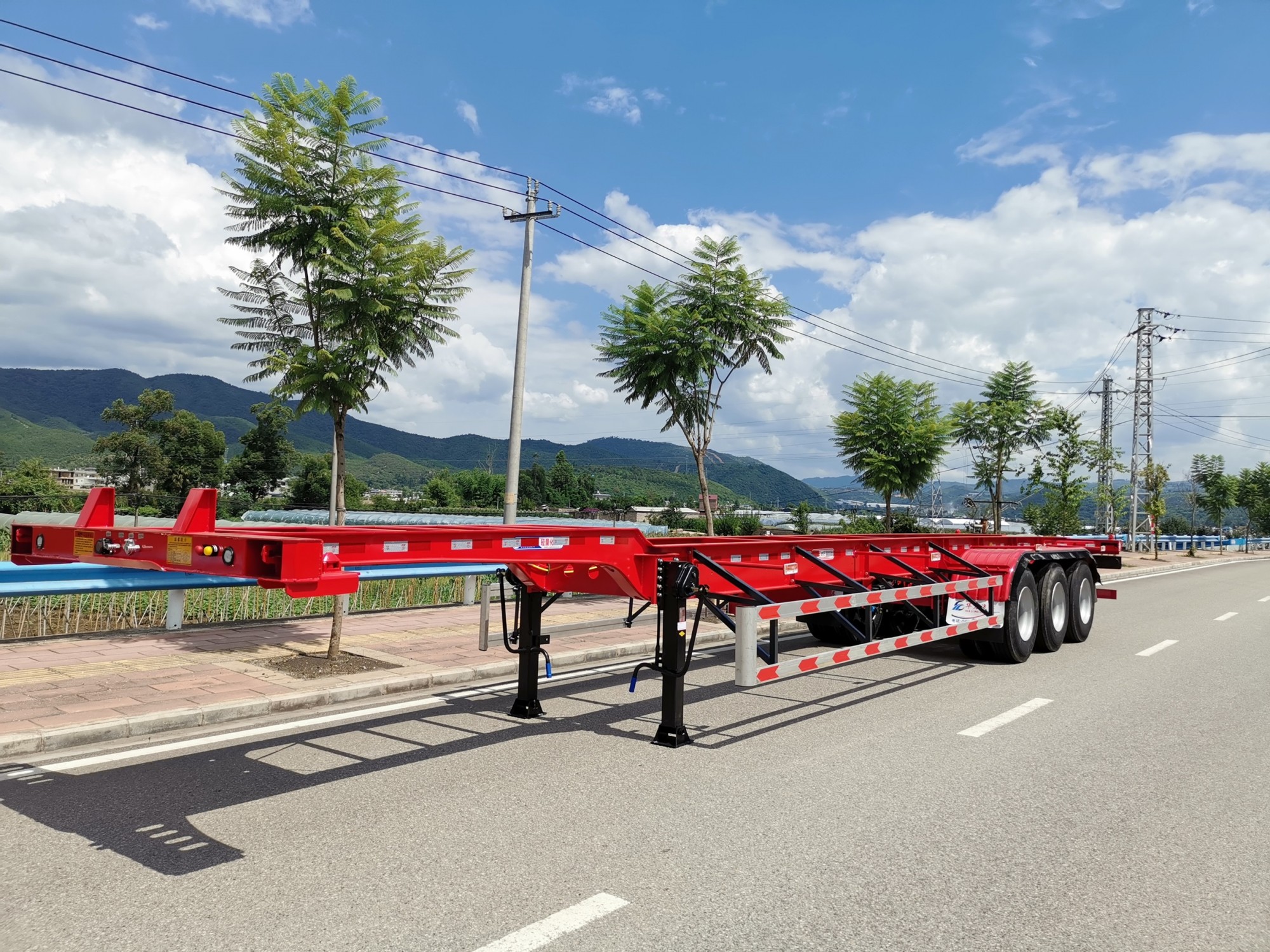 20/40 /45 ft Container Chassis / Skeletal Semi-trailers 集装箱骨架车 - 云南华力汽车 ...